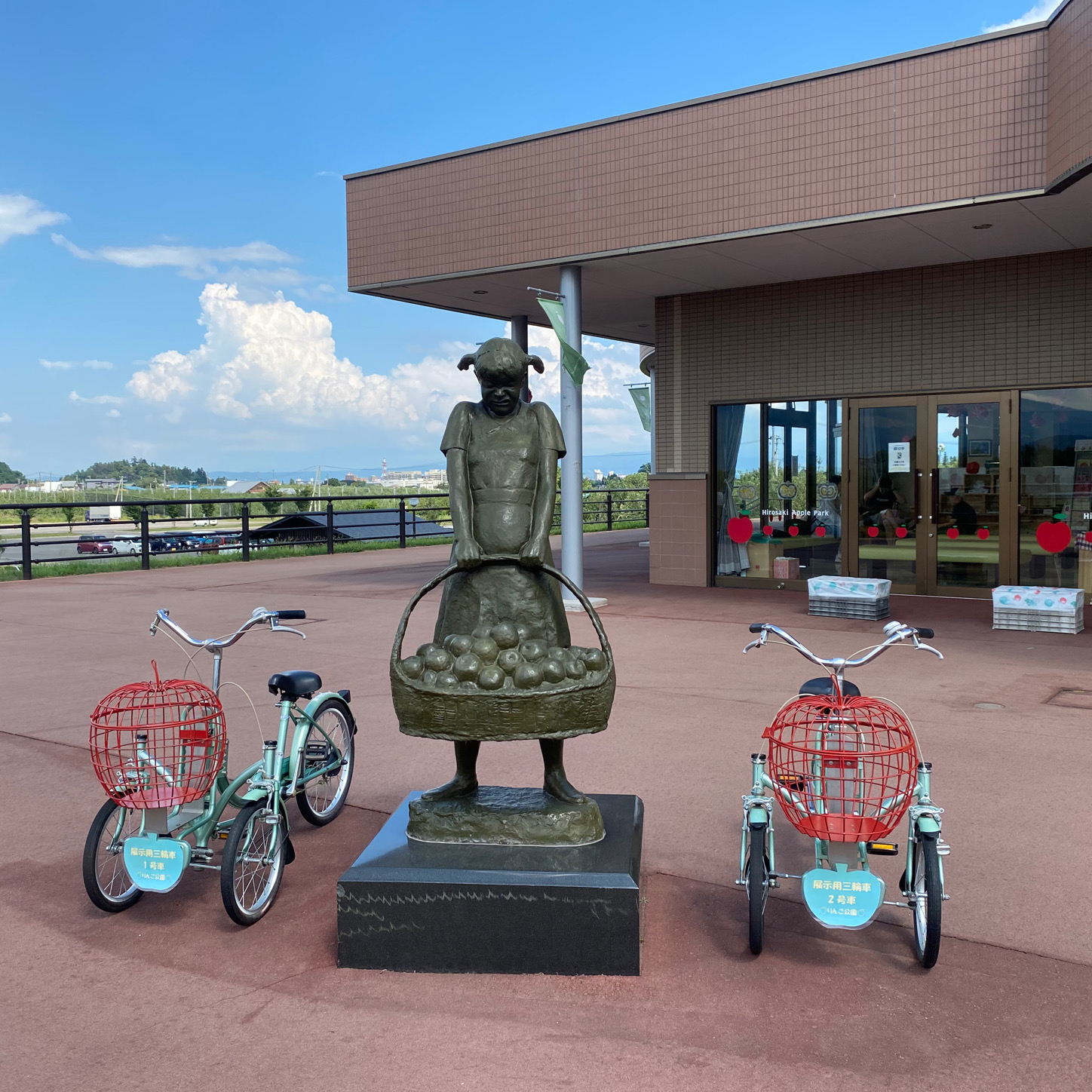 弘前市りんご公園の写真りんご公園りんごたくさん 202308 s青森 トリップノート