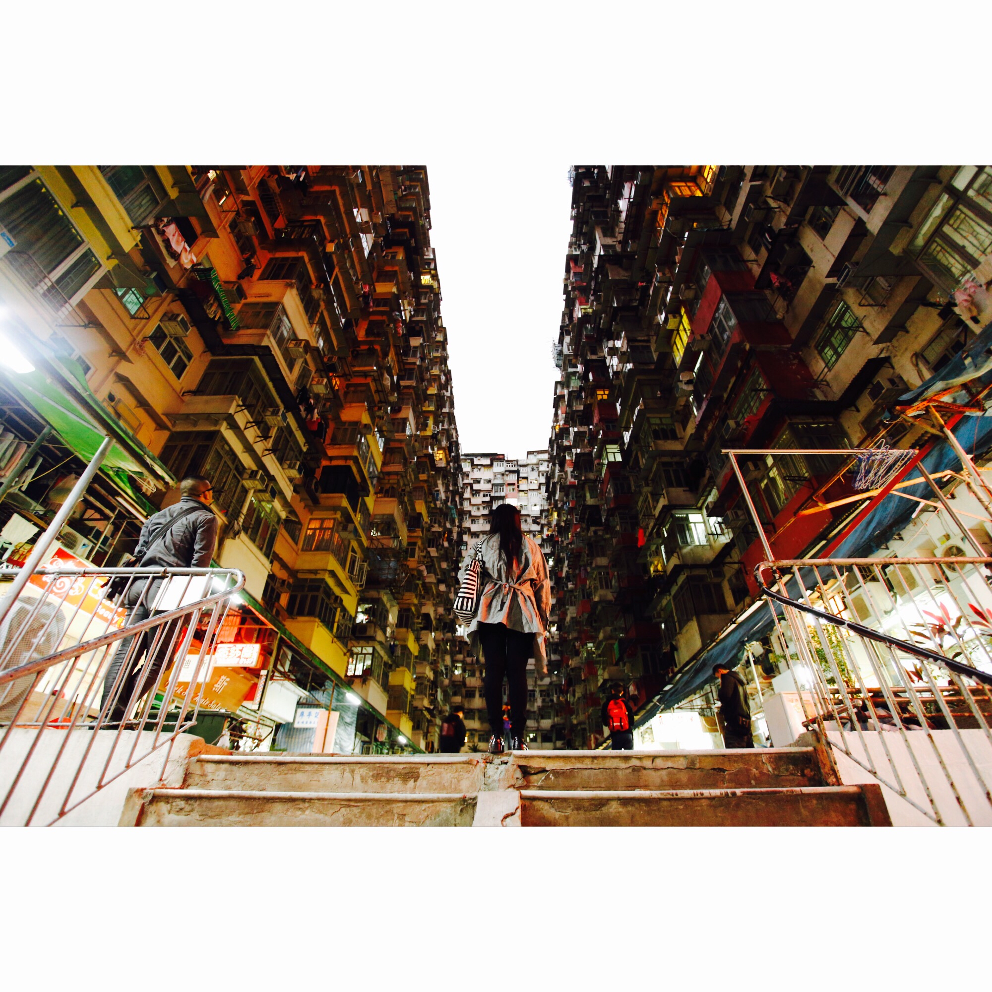 Yick Cheong Buildingの写真（香港、鰂魚涌のモンスターマンションこの位の広角でも収まらな...） ｜ トリップノート