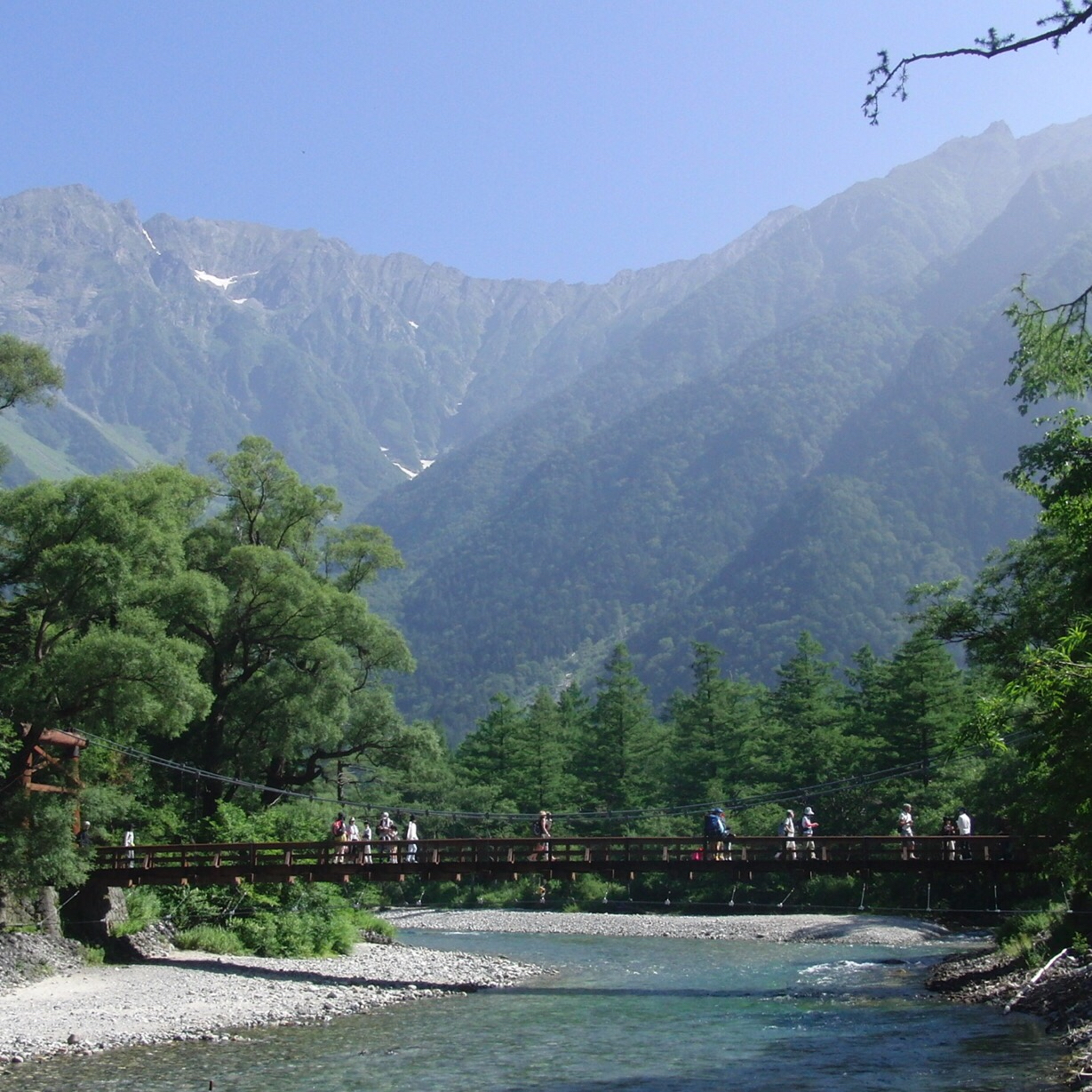 河童橋の写真（真夏でも天然エアコンで、最高に気持ちいい上高地。） ｜ トリップノート